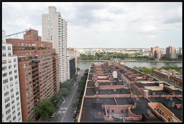 460 East 79th Street Upper East Side New York NY 10075 - R New York